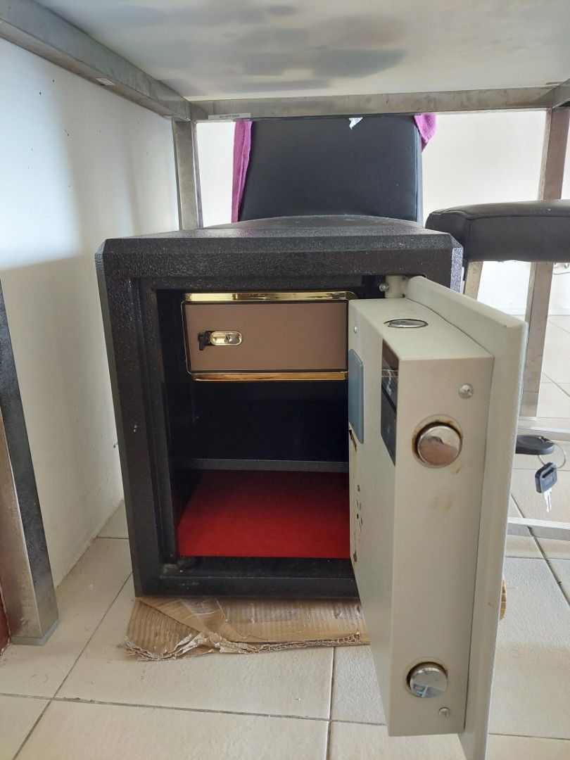 Safe Box, Furniture & Home Living, Security & Locks, Safe on Carousell