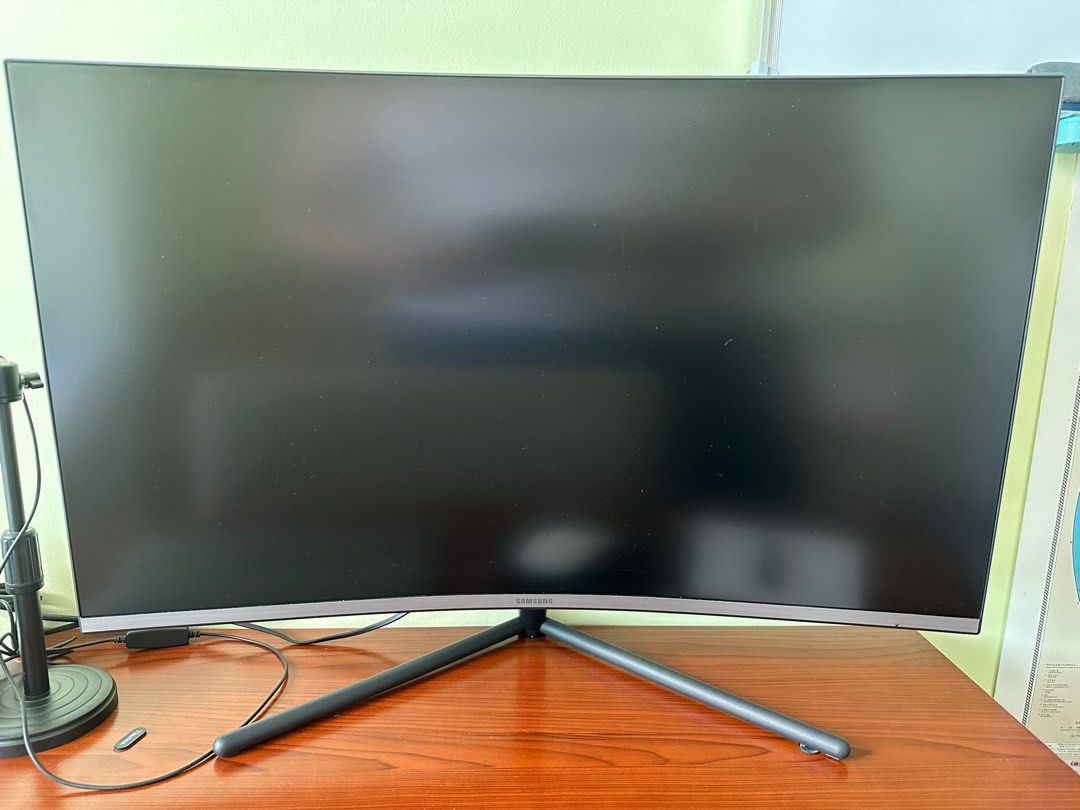 Samsung 32 inch UHD Curved Monitor, Computers & Tech, Parts ...