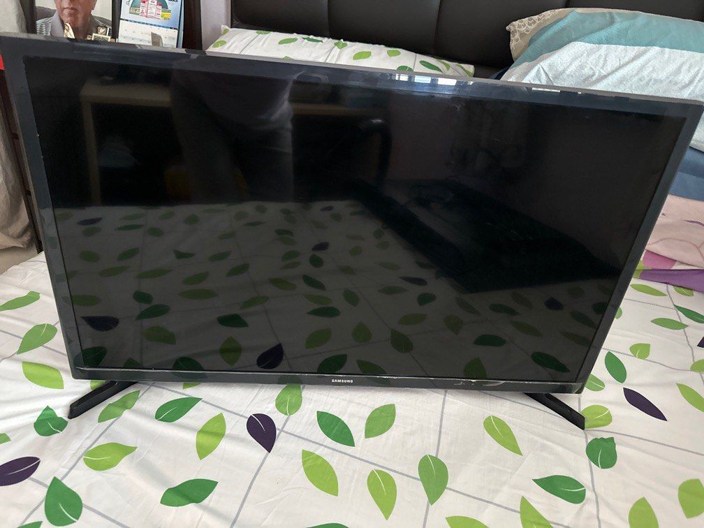 Samsung TV-32 inch , TV & Home Appliances, TV & Entertainment, TV on ...