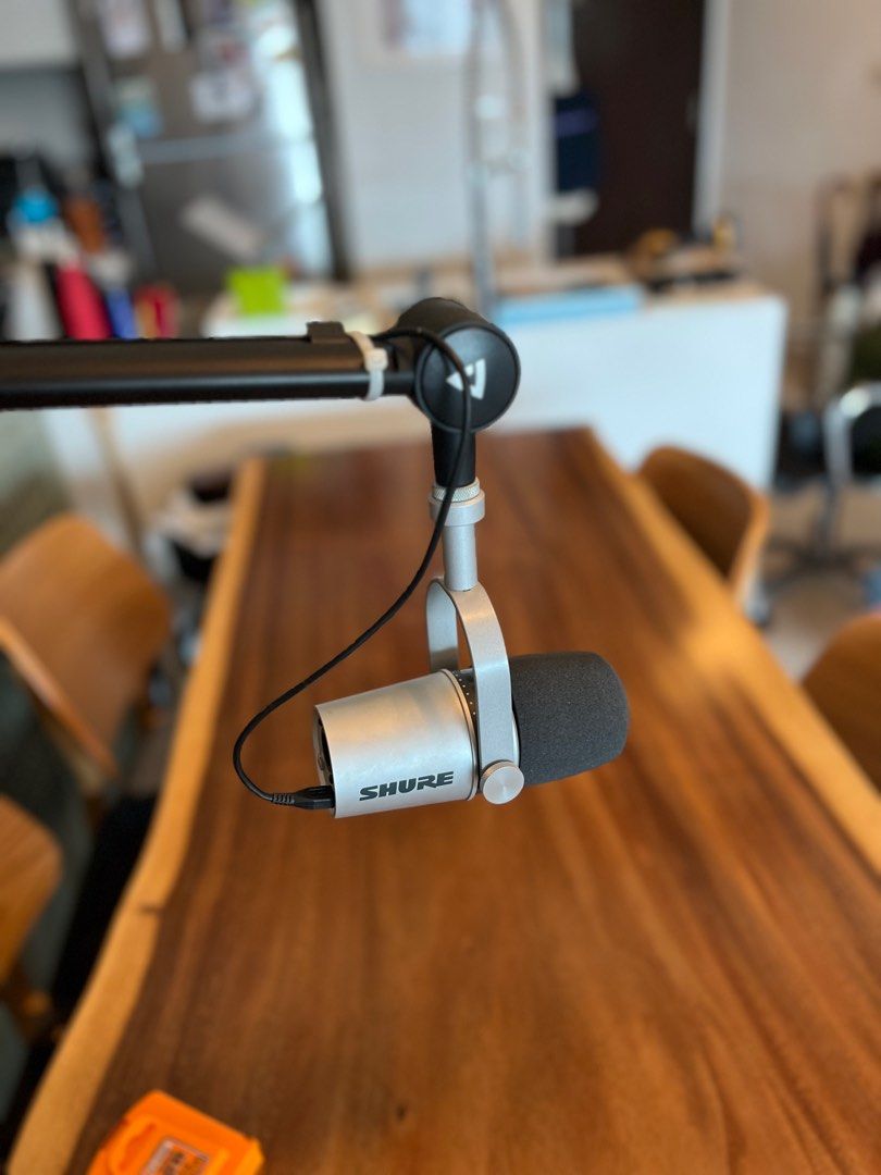 Shure MV7 Podcast Mic and desk arm, Audio, Microphones on Carousell