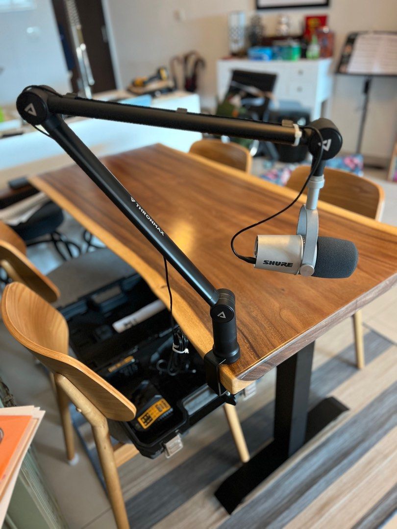 Shure MV7 Podcast Mic and desk arm, Audio, Microphones on Carousell