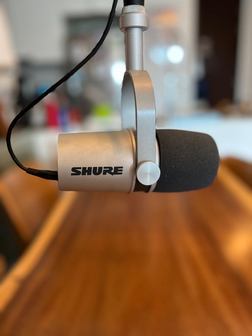 Shure MV7 Podcast Mic and desk arm, Audio, Microphones on Carousell