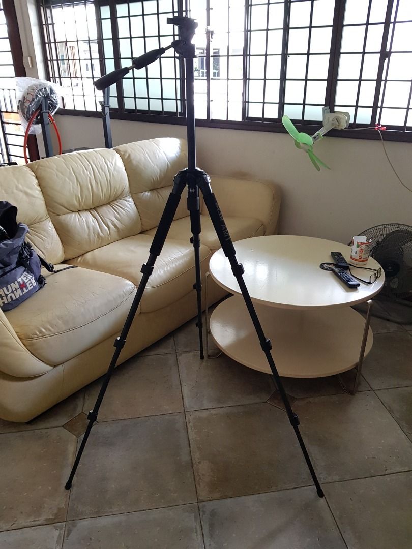 SLIK PRO 340 DX Sturdy Tripod, Photography, Photography Accessories, Tripods & Monopods on Carousell