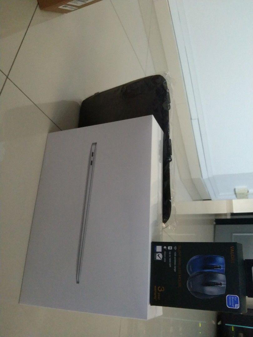 Sliver Macbook Air m1 Chip (unsealed), Computers & Tech, Laptops ...