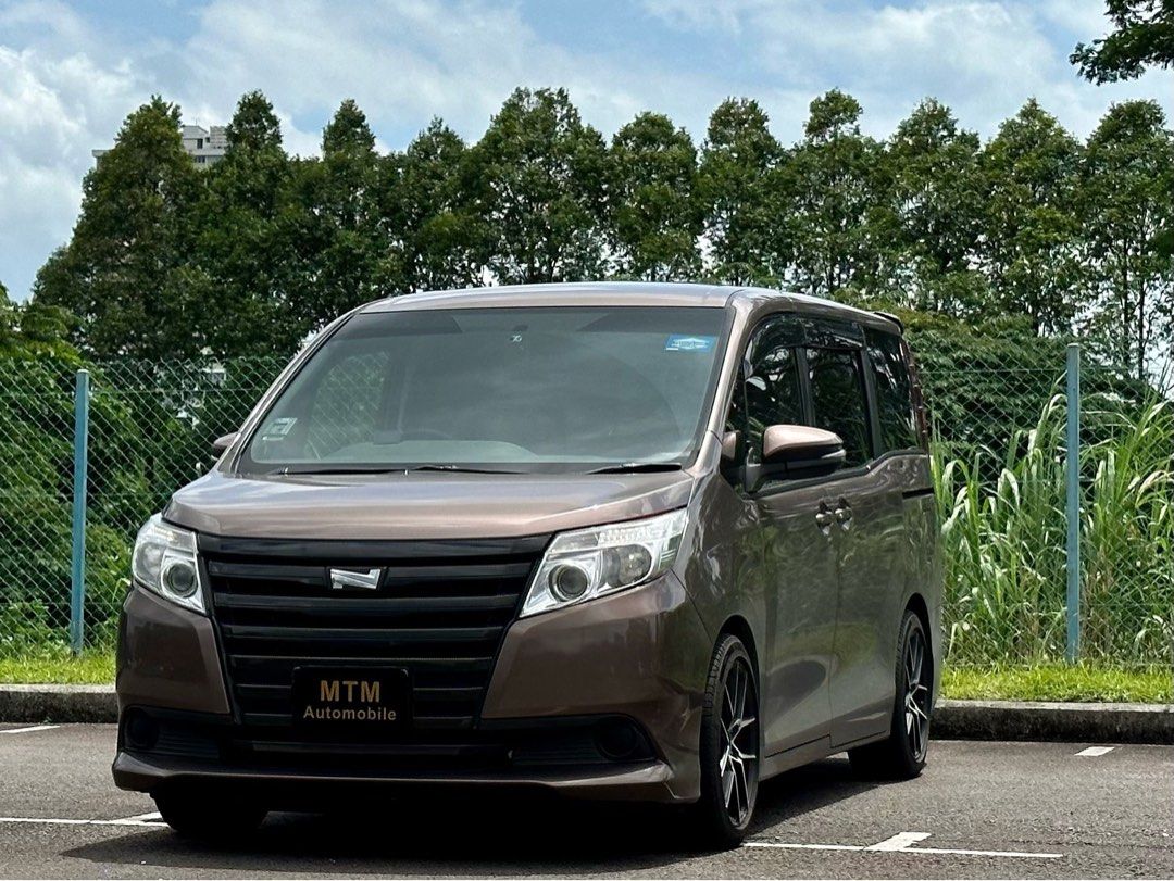 Toyota Noah 2.0A X Auto, Cars, Used Cars on Carousell