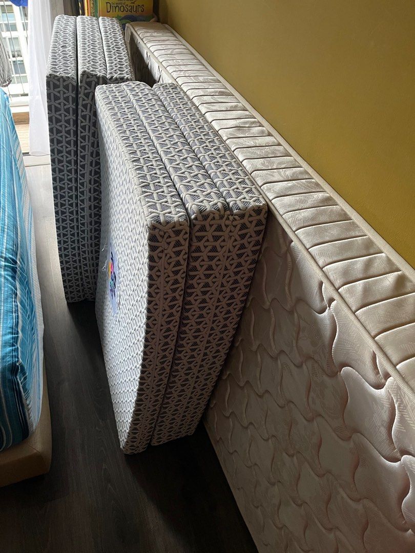 1 x Seahorse folderable and 1 x single mattress, Furniture & Home ...