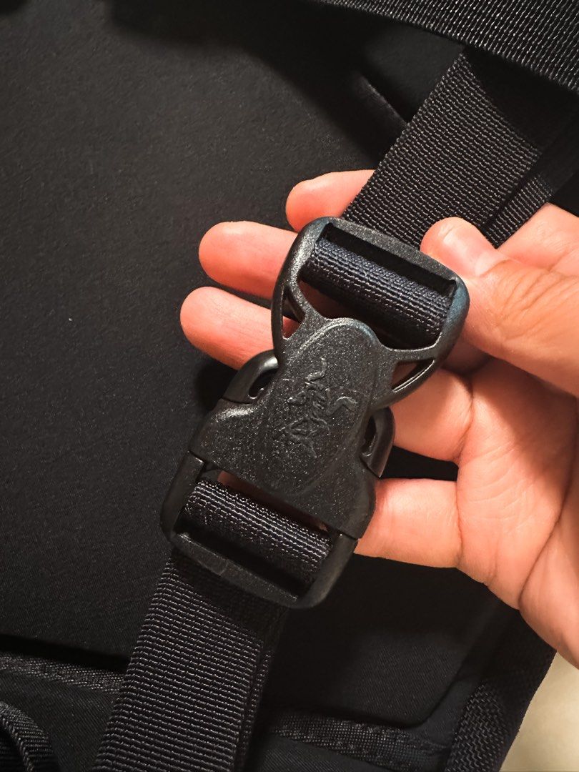 Arcteryx Arro 22L, Luxury, Bags & Wallets on Carousell