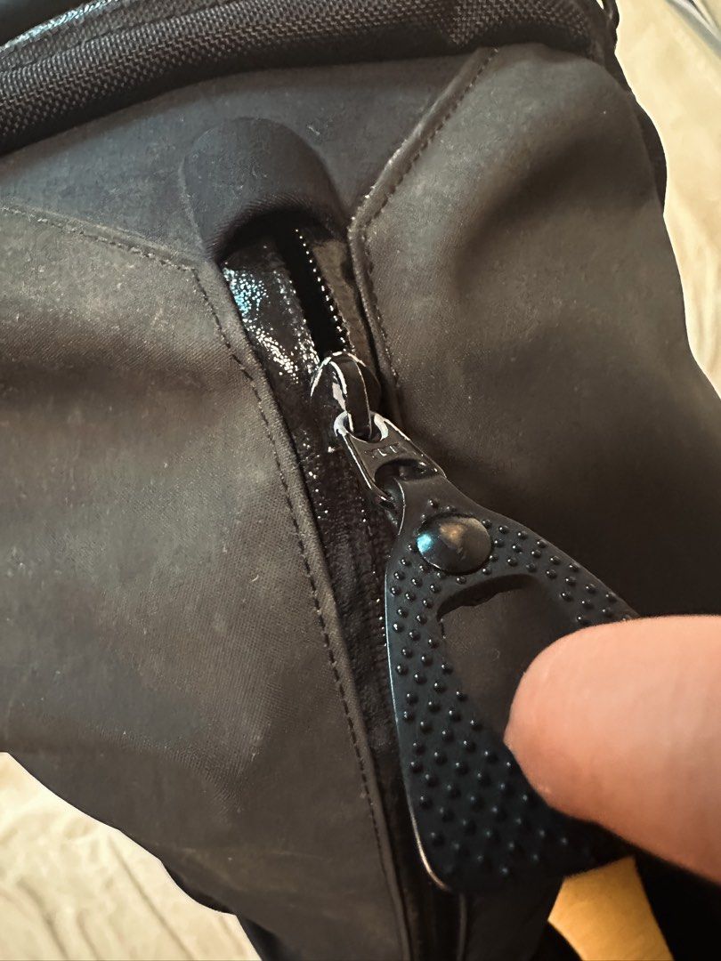 Arcteryx Arro 22L, Luxury, Bags & Wallets on Carousell