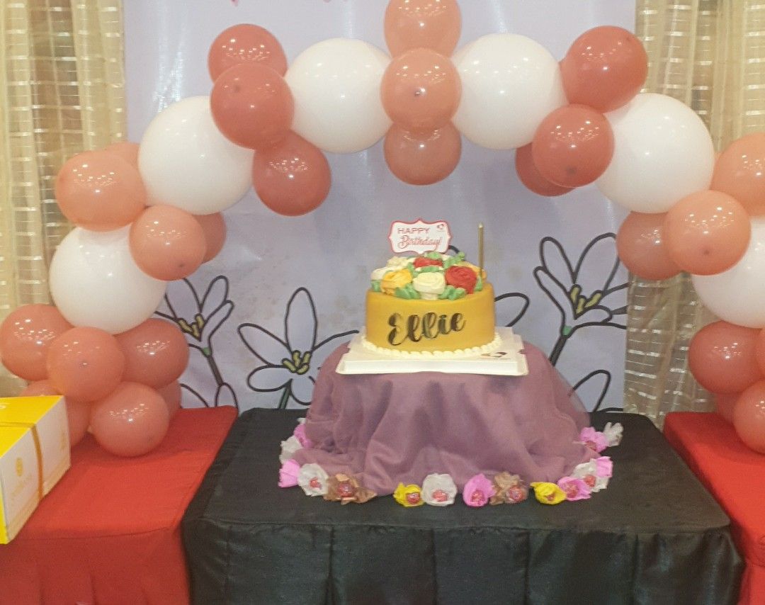 Balloon Pillar and Cake Arch, Hobbies & Toys, Stationary & Craft ...