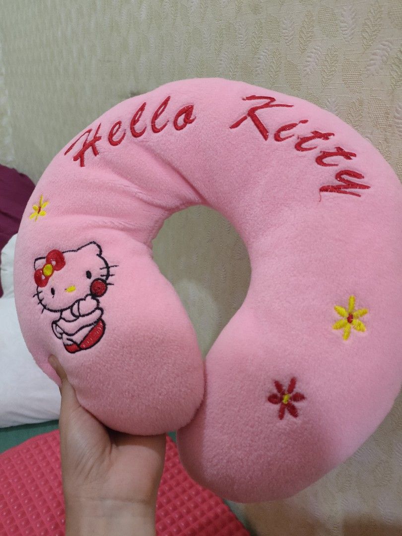 bantal hello kitty