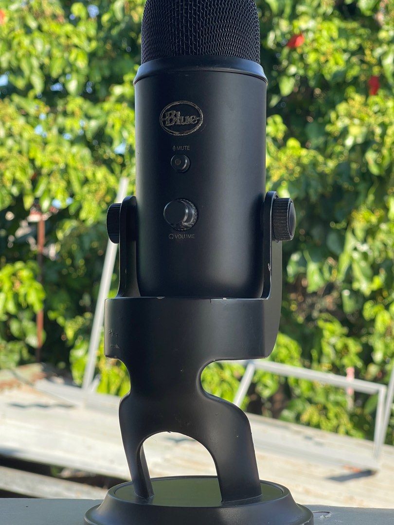 Blue Yeti (Black) Mic, Audio, Microphones on Carousell