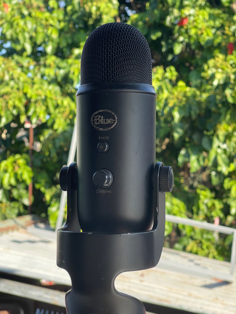 Blue Yeti (Black) Mic, Audio, Microphones on Carousell