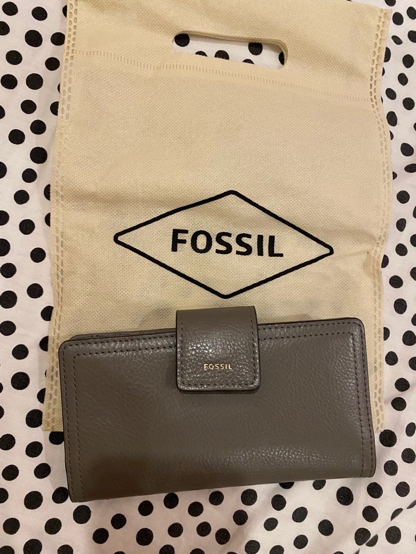 BRAND NEW FOSSIL RFID LONG WALLET on Carousell