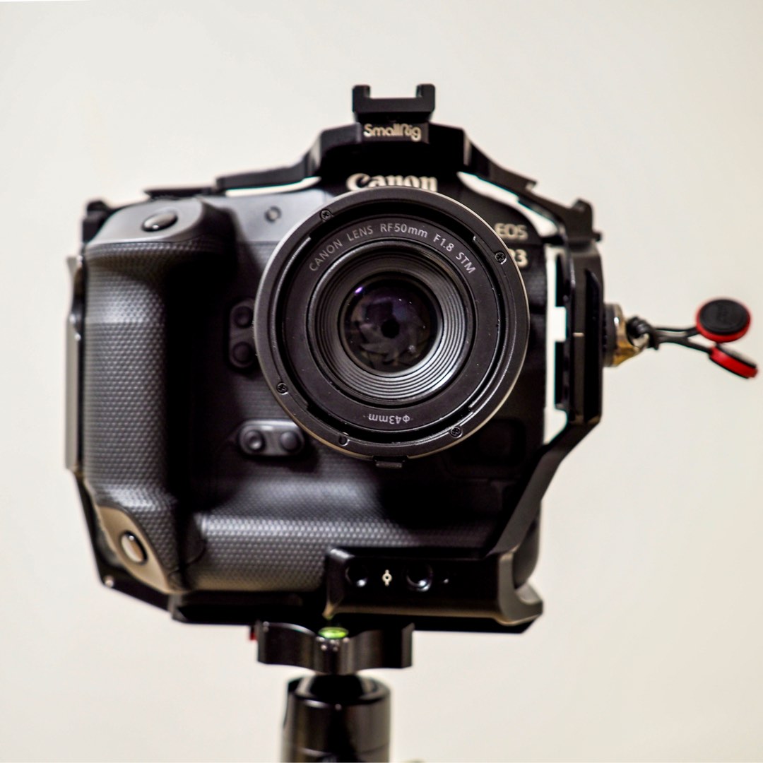 Canon EOS R3 w Smallrig cage included, Photography, Cameras on Carousell