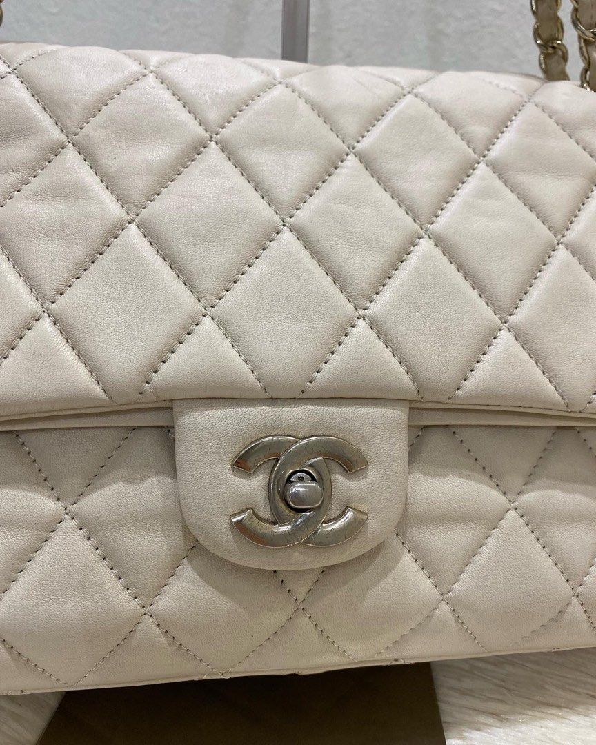 Chanel Classic Maxi, Women's Fashion, Bags & Wallets, Shoulder Bags on ...