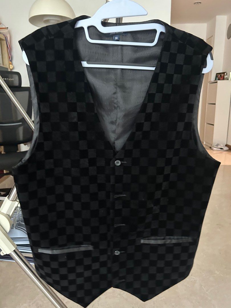 Checkered black vest, Men's Fashion, Tops & Sets, Vests on Carousell