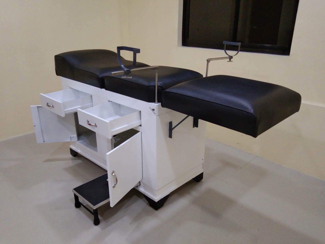 EXAMINATION BED HAMILTON BED FOR CLINIC HOSPITAL, Health & Nutrition ...