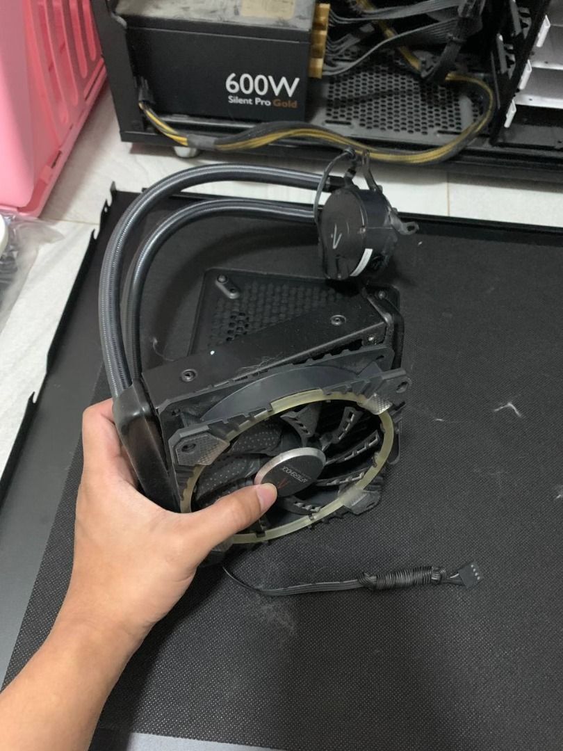 Fractal Design Define R5 Titanium ATX Casing PC Case with Parts Inside ...