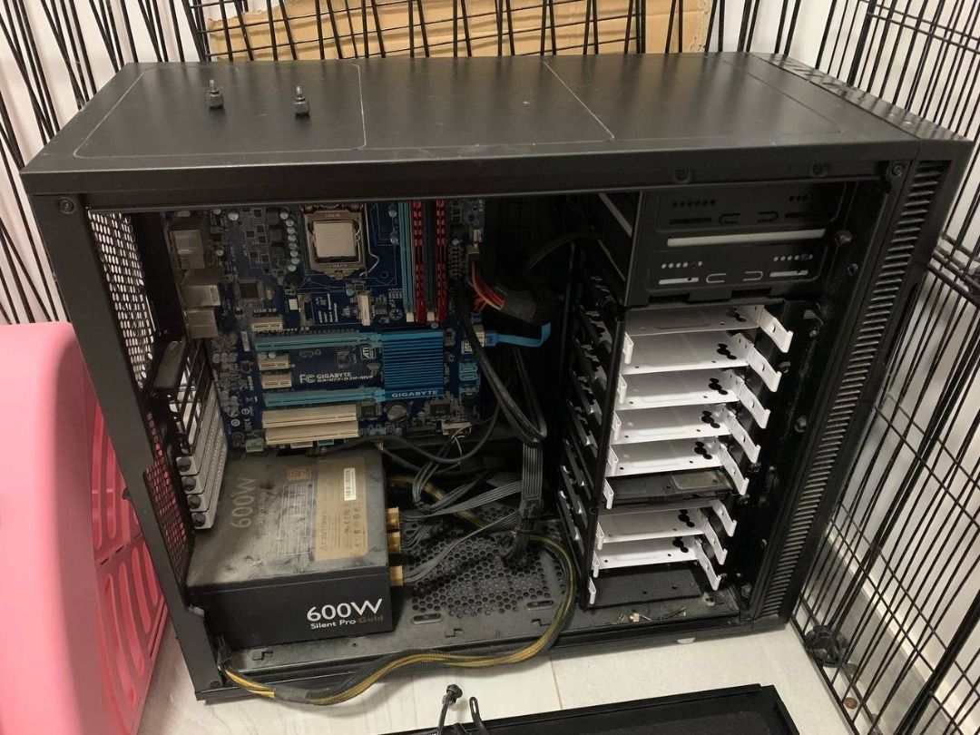 Fractal Design Define R5 Titanium ATX Casing PC Case with Parts Inside ...