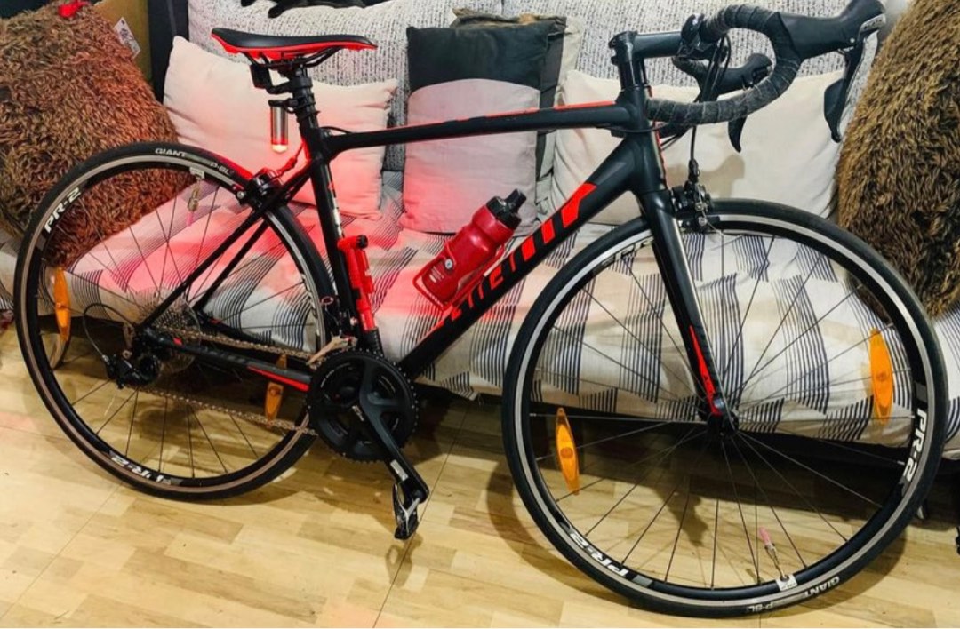 Giant Road Bike, Sports Equipment, Bicycles & Parts, Bicycles on Carousell