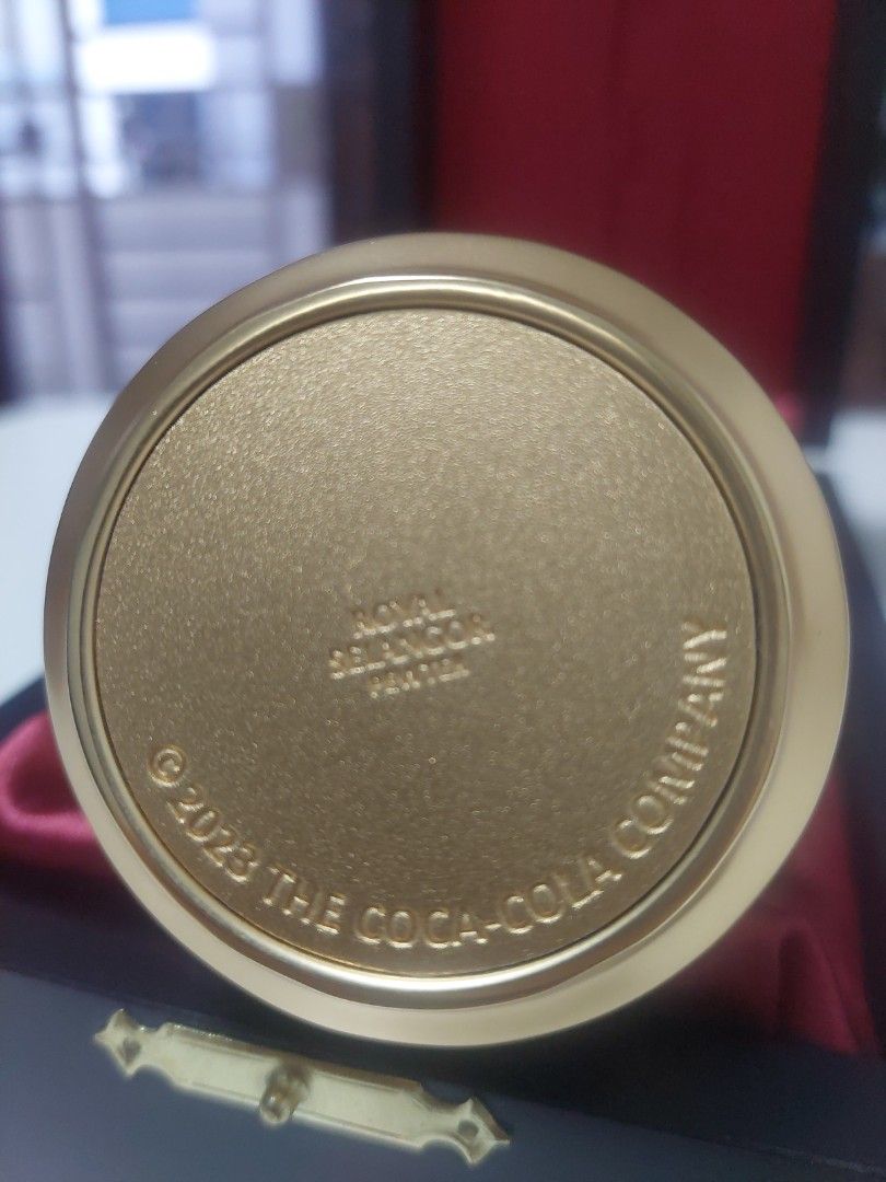 Limited edition 24K gold coke can, Everything Else on Carousell