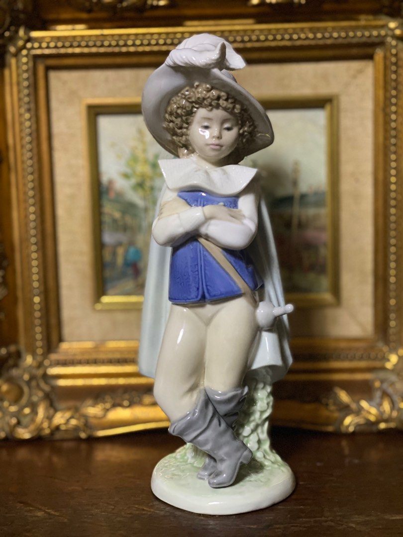 Lladro Nao Musketeer Swordsman, Hobbies & Toys, Memorabilia ...