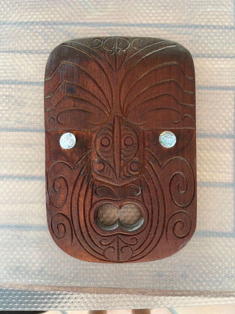 Maori wood carving Toi whakairo (art carving) or just whakairo (carving ...