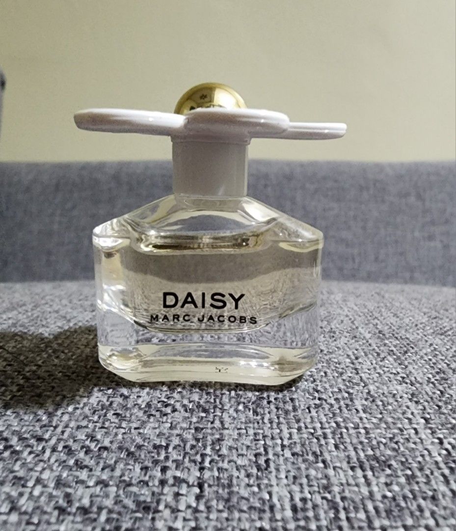 Marc Jacobs Daisy Mini EDT (Eau De Toilette) 4ml, Beauty & Personal ...