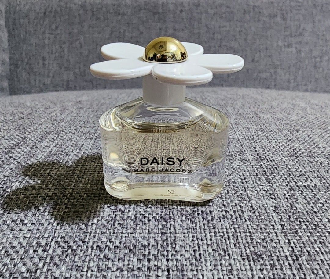 Marc Jacobs Daisy Mini EDT (Eau De Toilette) 4ml, Beauty & Personal ...