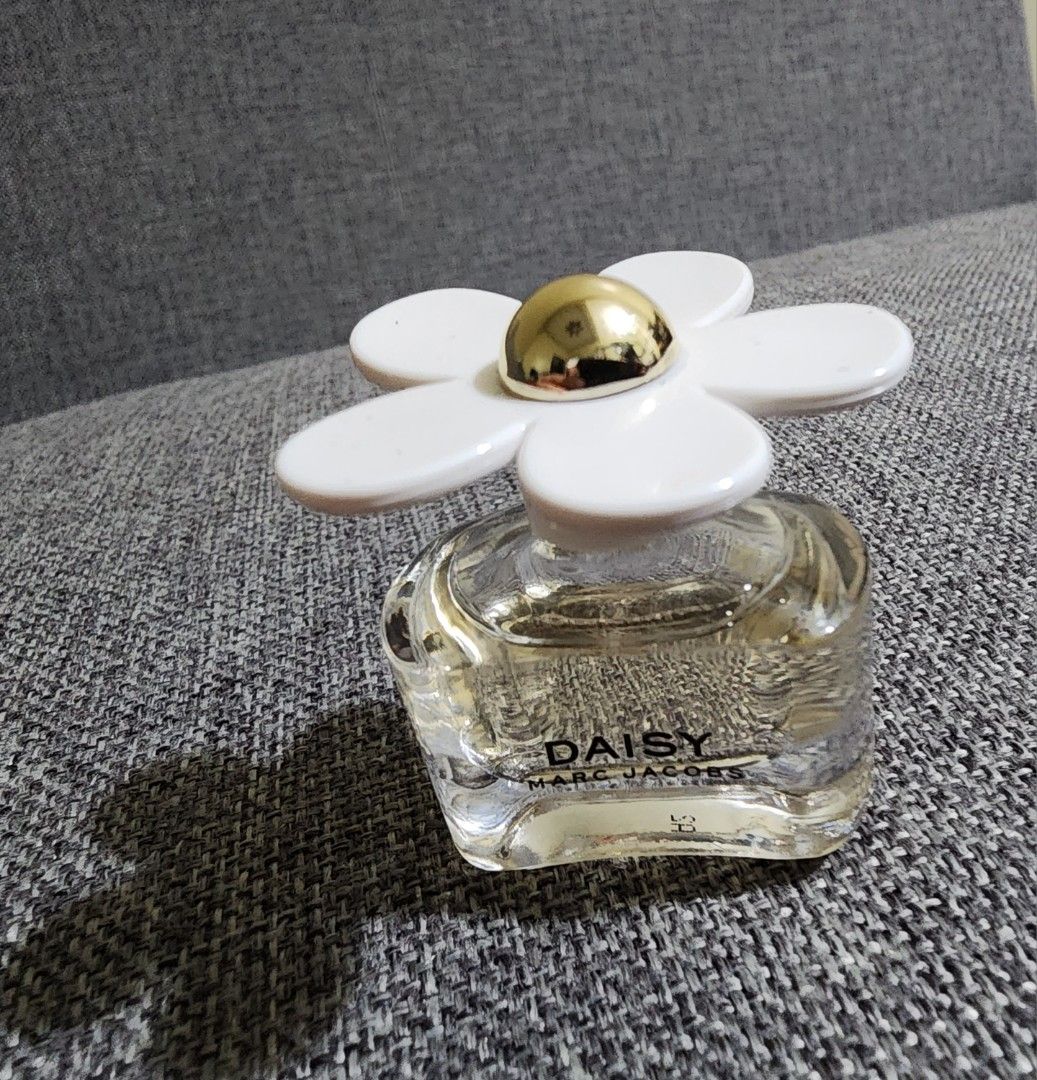 Marc Jacobs Daisy Mini EDT (Eau De Toilette) 4ml, Beauty & Personal ...