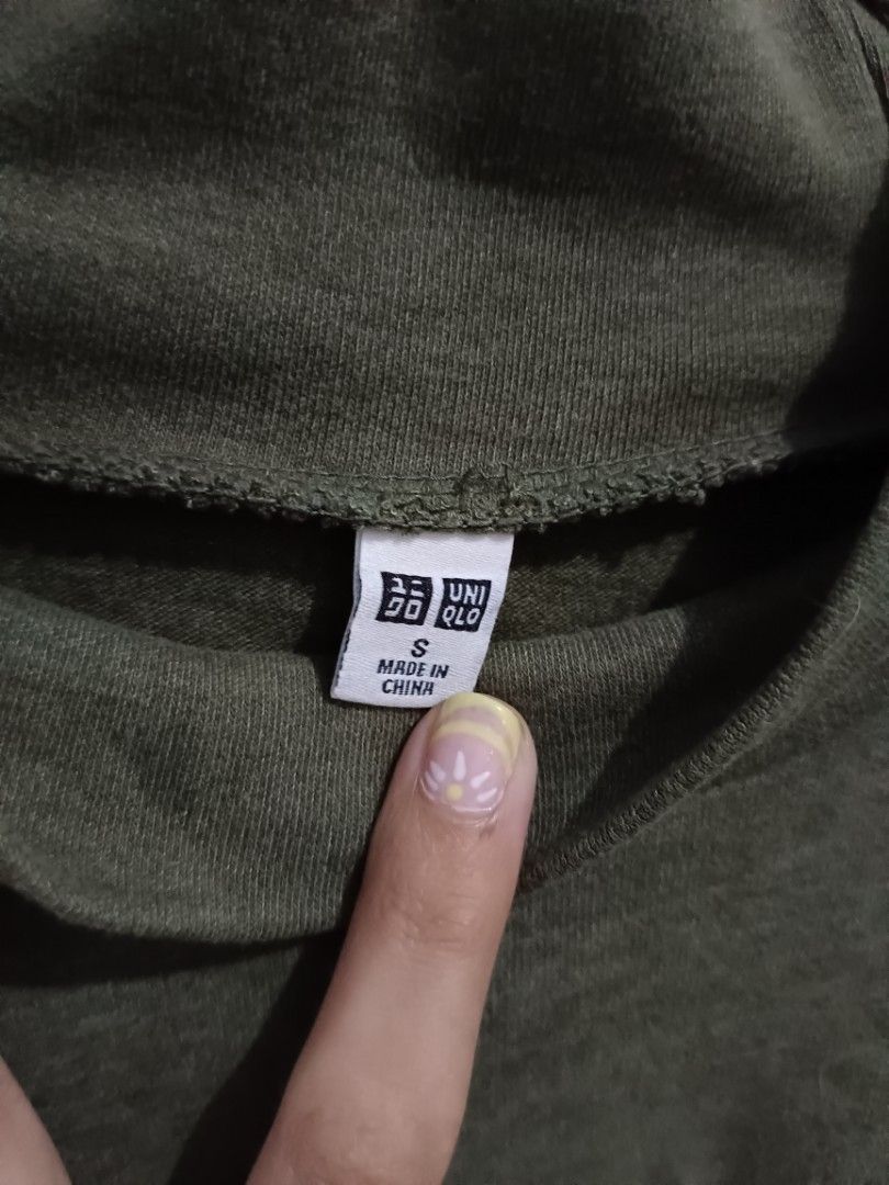Obral preloved inner turtleneck Uniqlo warna hijau army on Carousell Obral preloved inner turtleneck Uniqlo warna hijau army on Carousell