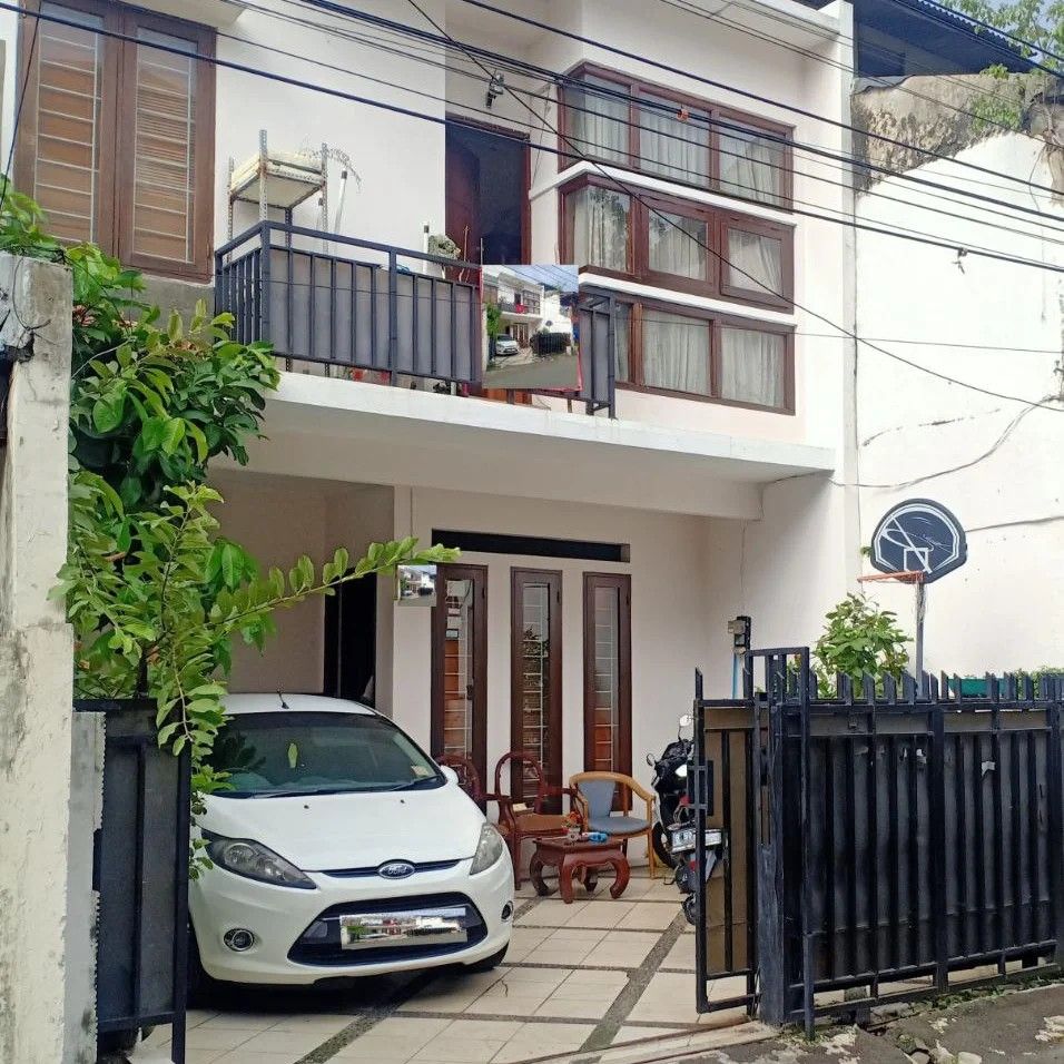 Rumah Siap Huni 3 Kamar Lokasi Dekat Jalan Raya Soepomo di Tebet, Properti, Dijual di Carousell