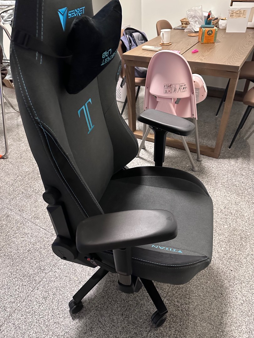 Secret lab, Furniture & Home Living, Furniture, Chairs on Carousell