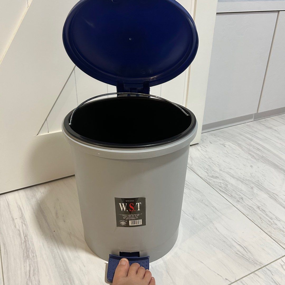 Step Pedal Dustbin Large, Furniture & Home Living, Cleaning & Homecare ...