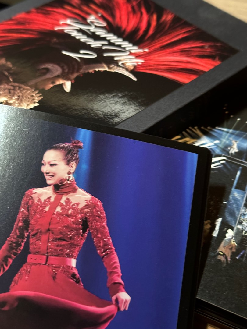 鄭秀文 Sammi Touch Mi 2 , 2 DVD, 興趣及遊戲, 音樂、樂器 & 配件, 音樂與媒體 - CD 及 DVD ...