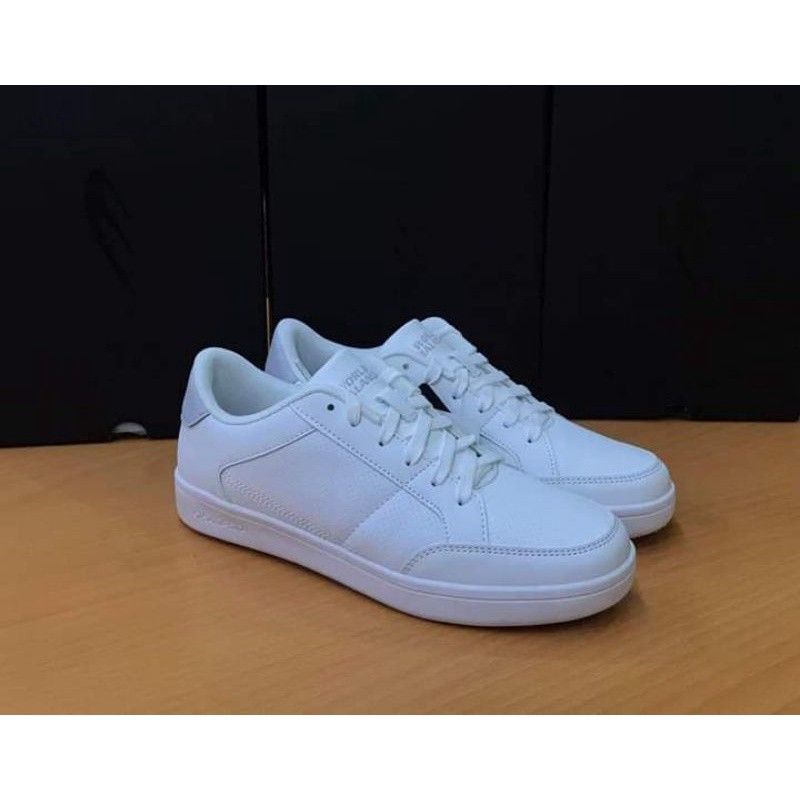 World Balance White Shoes, Women's Fashion, Footwear, Sneakers on Carousell