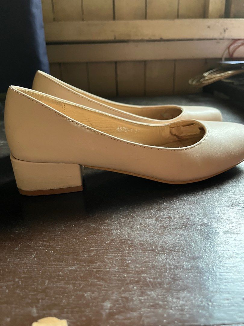 1 inch block heel cream color on Carousell