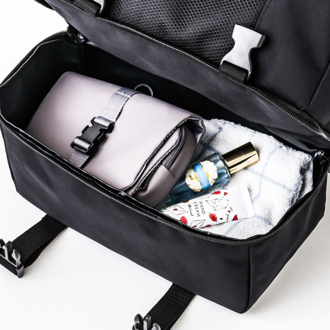 日本雜誌付錄 - Lee BACKPACK(白色版) 超豪華背包, 女裝, 手袋及銀包, 背囊 - Carousell