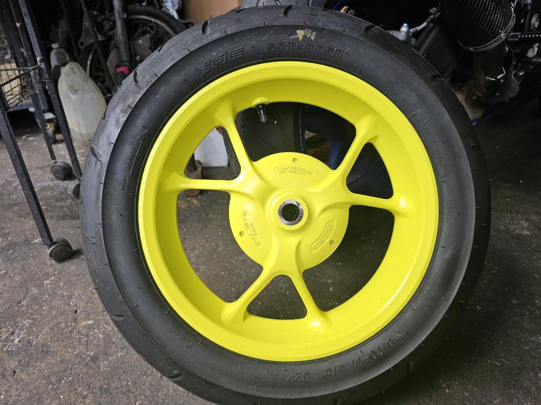 Aerox v2 cover set and full rim set, Motorcycles, Motorcycle ...