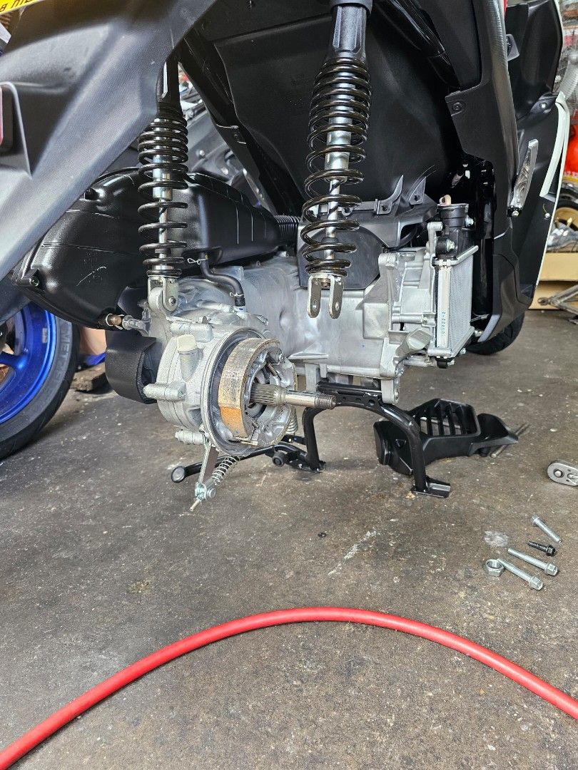 Aerox v2 cover set and full rim set, Motorcycles, Motorcycle ...