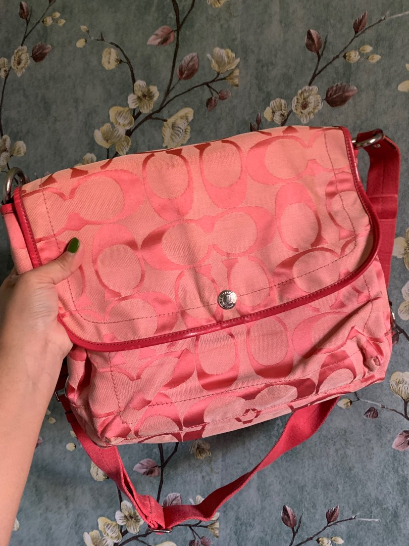 Coach Daisy Messenger Bag Laptop Bag, Women's Fashion, Bags & Wallets ...