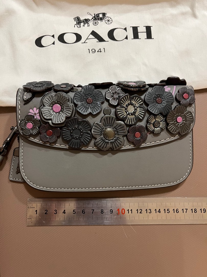 Coach tea rose clutch bag ( no chain), 名牌, 手袋及銀包 - Carousell