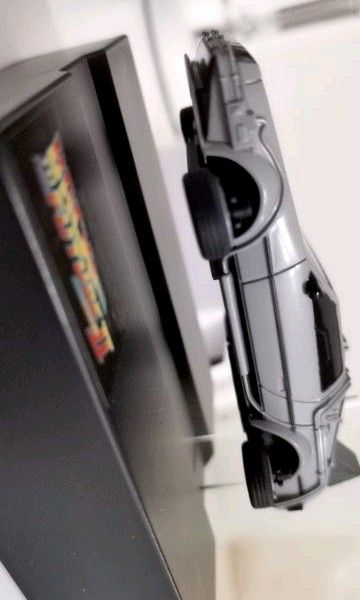Floating DeLorean Back to the future (magnetized), Hobbies & Toys, Toys ...