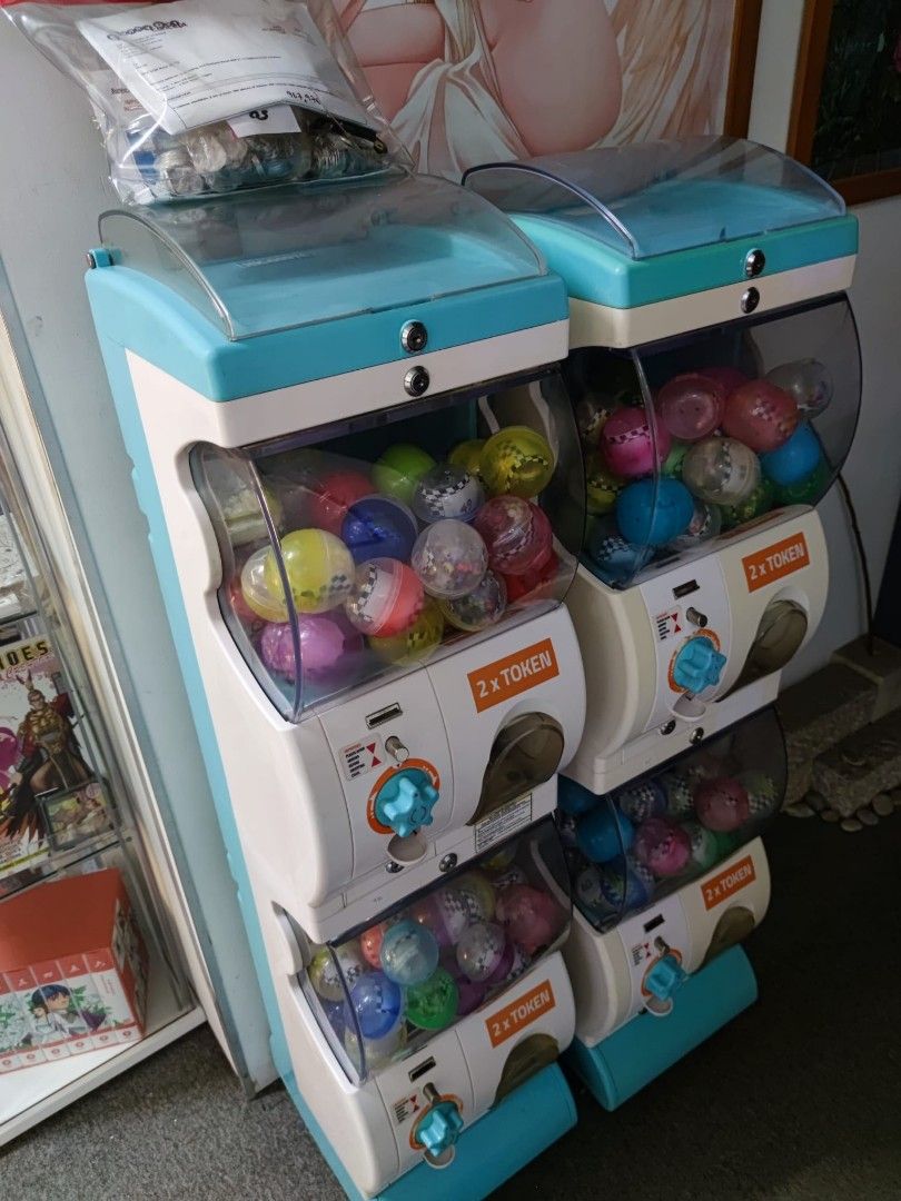 Gashapon / gachapon / capsule toy machine / toy vending machine ...