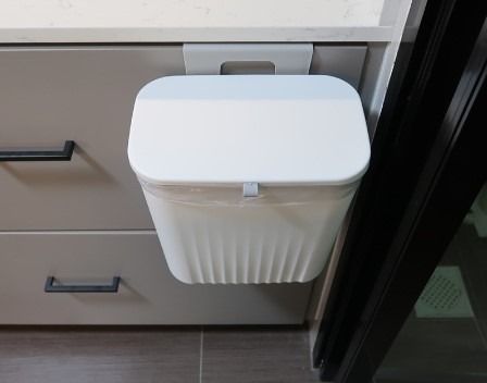 Hanging dustbin for kitchen cabinet door 9L / waste bin / trash bin ...