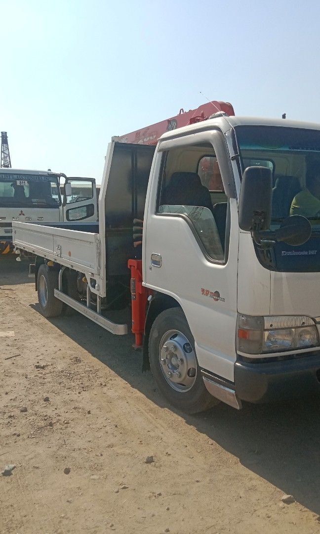 ISUZU ELF BOOM TRUCK unic 2.6T, Commercial & Industrial, Industrial Equipment on Carousell