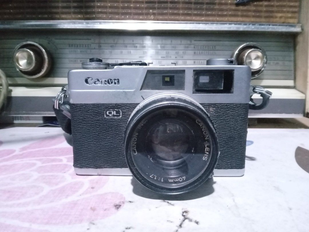 Kamera analog jadul Canon QL 17 Rangefinder koleksi antik dekorasi vintage pajangan retro klasik ...