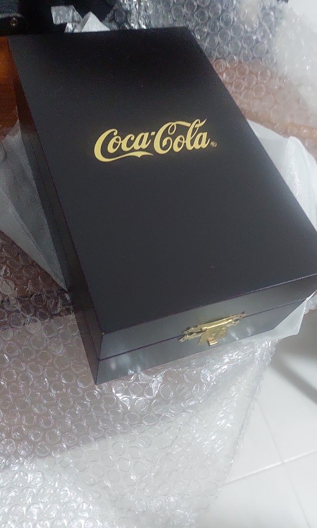 Limited edition 24K gold coke can, Everything Else on Carousell
