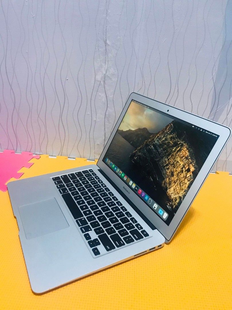 13inch Early acbook air 2015