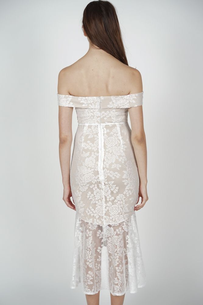 MDS Amie Lace Dress in White/Nude, Women's Fashion, Dresses & Sets ...